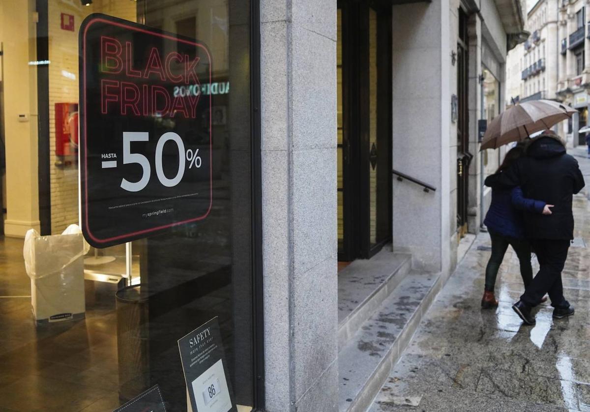 El Black Friday, el 'salvador' al que se aferra el comercio salmantino ante la caída del sector ...
